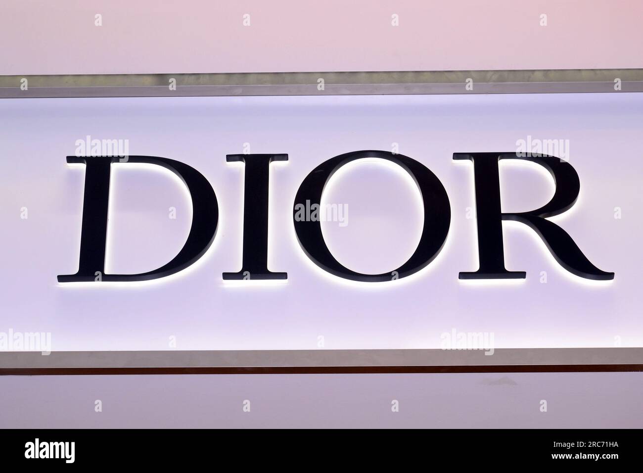 Dior signage hi-res stock photography and images - Alamy