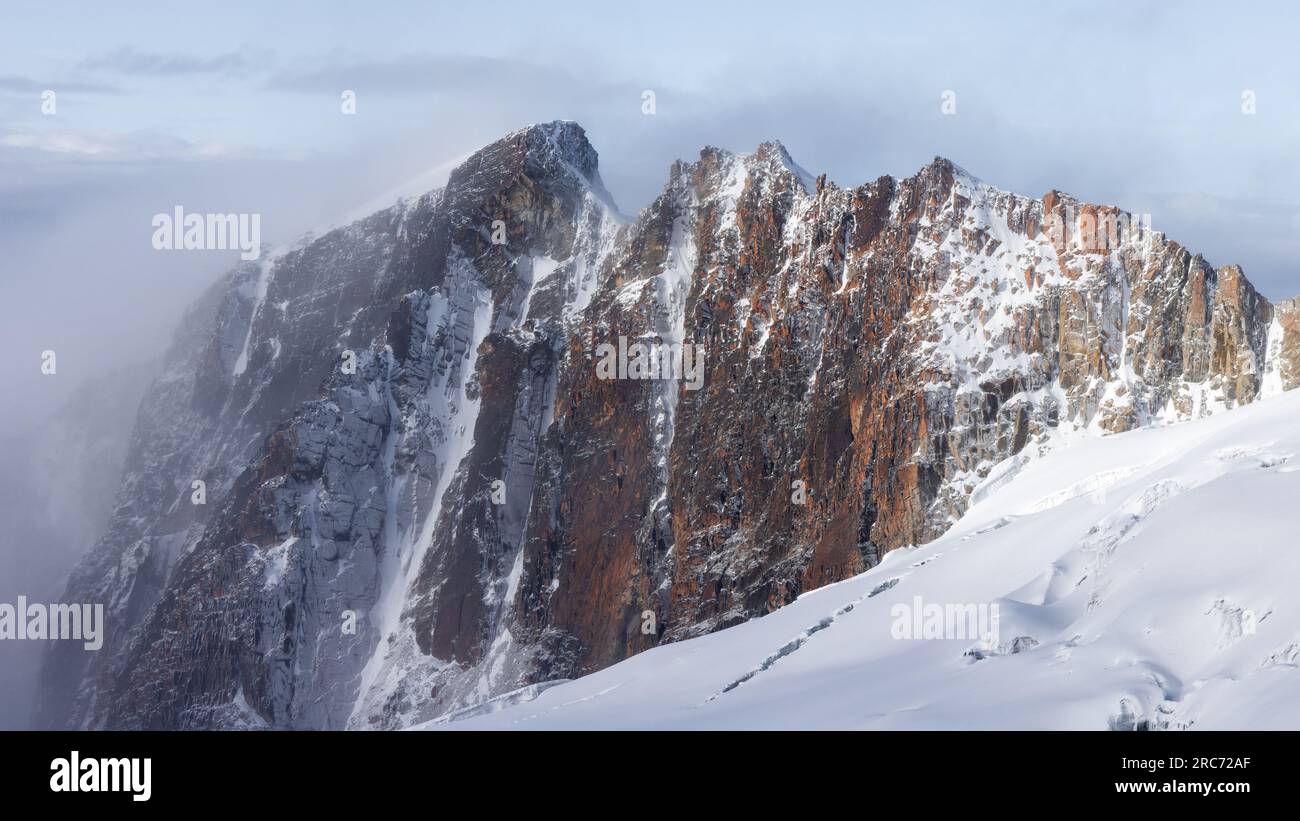 Fold mountain hi-res stock photography and images - Alamy