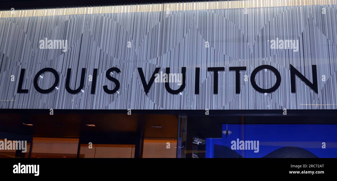 Louis vuitton store sign hi-res stock photography and images - Alamy