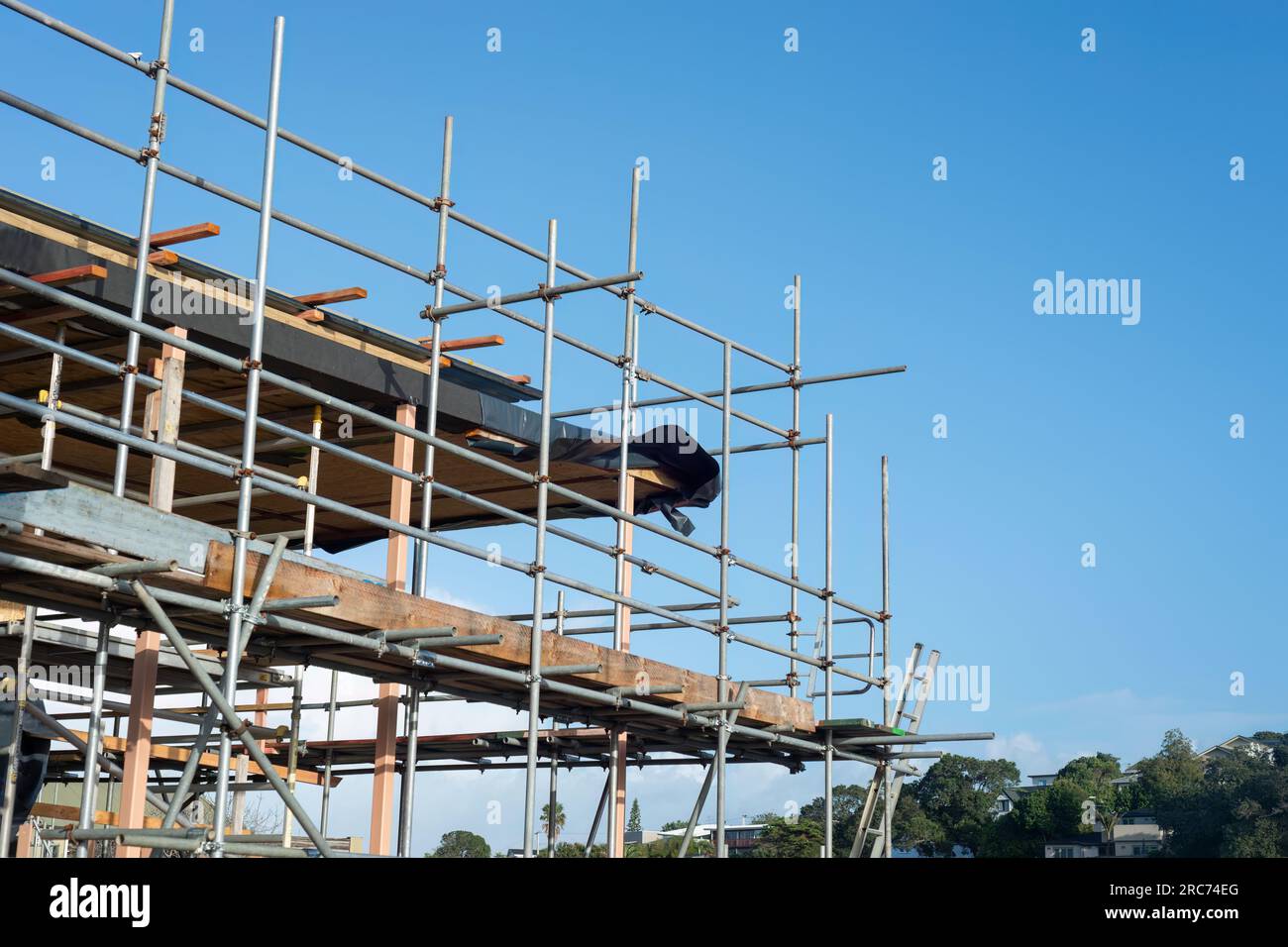 Scaffolding around house hi-res stock photography and images - Alamy