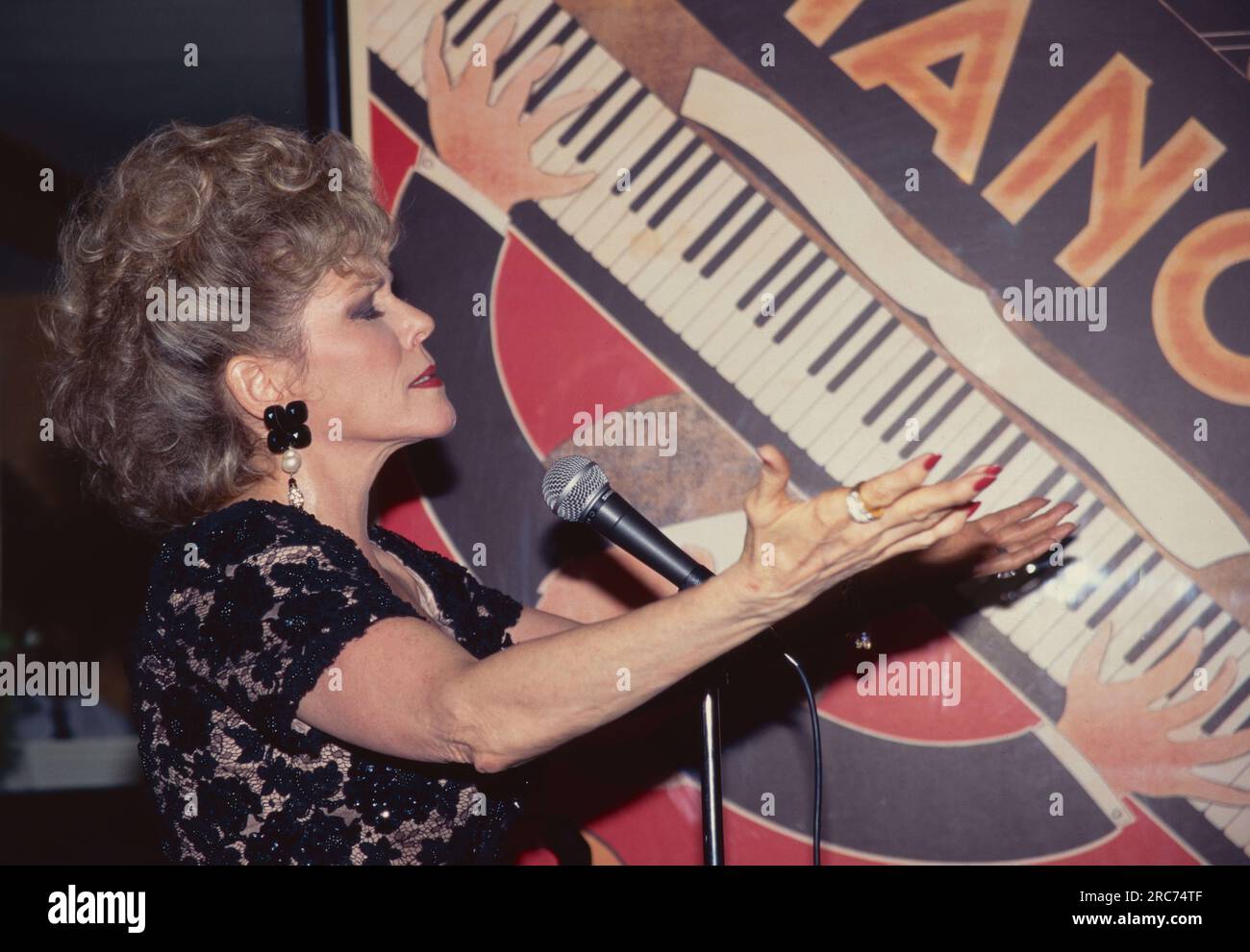 Eileen Fulton performing her cabaret act, "Songs for Lovers-All Ages ...