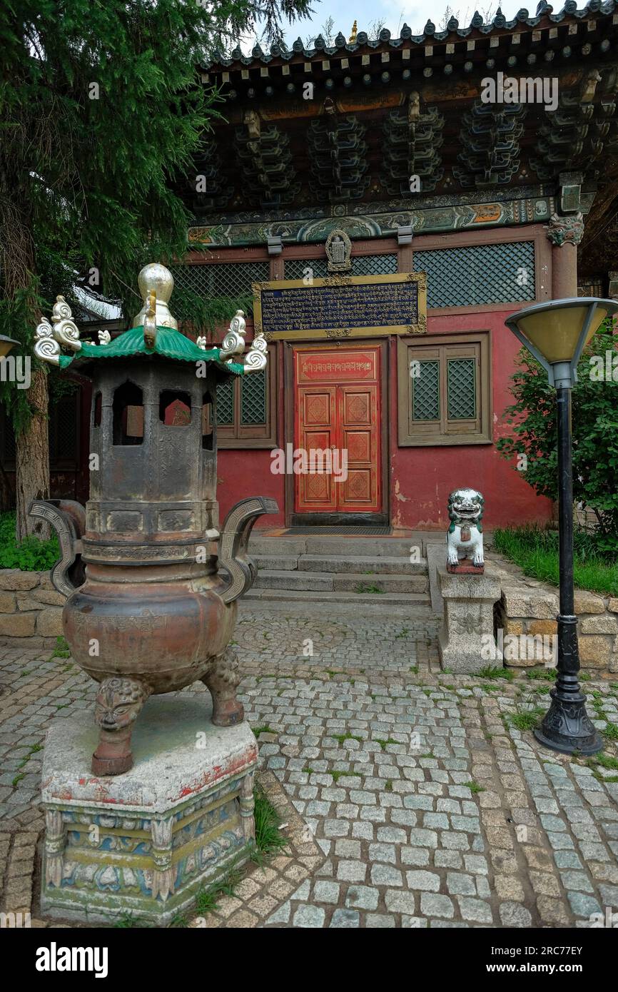 Statue in gandan monastery hi-res stock photography and images - Alamy
