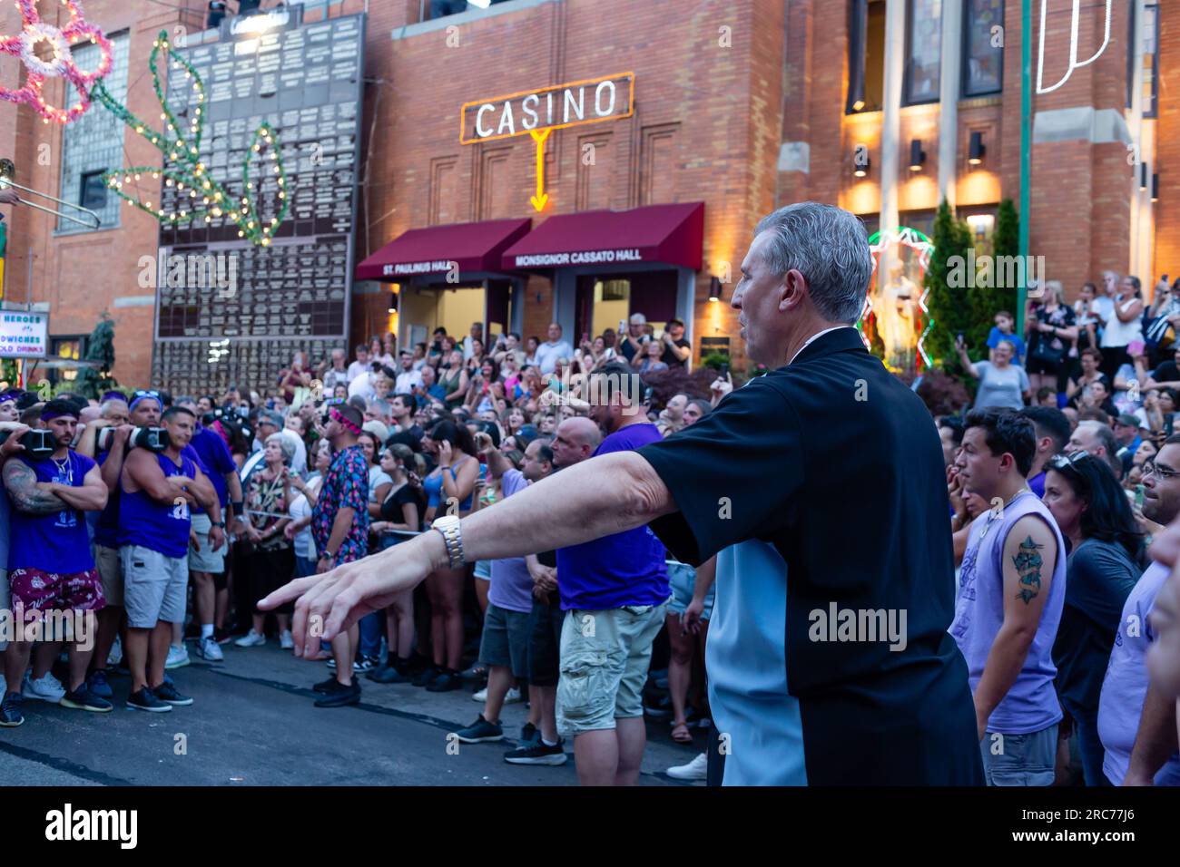 Brooklyn, NY, USA. 12th July, 2023. A tall steeple, bedecked in lilies ...