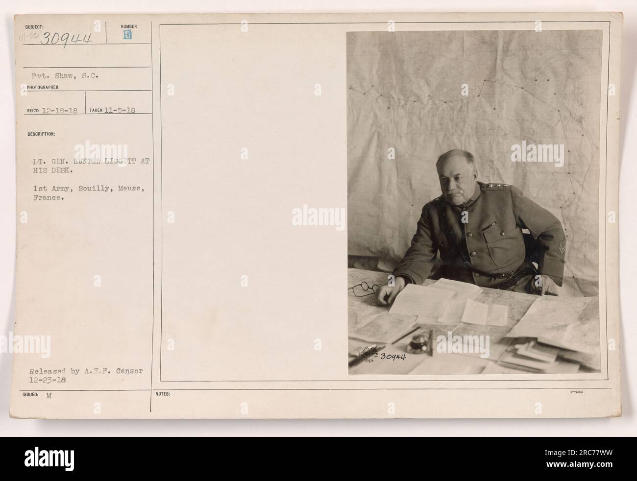 Caption: Pvt. Shaw of the S.C. captures a photo of Lt. Gen. Hunter ...