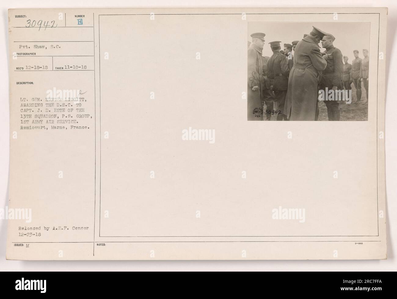 Lt. Gen. Hunter Liggett presenting the Distinguished Service Cross (D.S ...