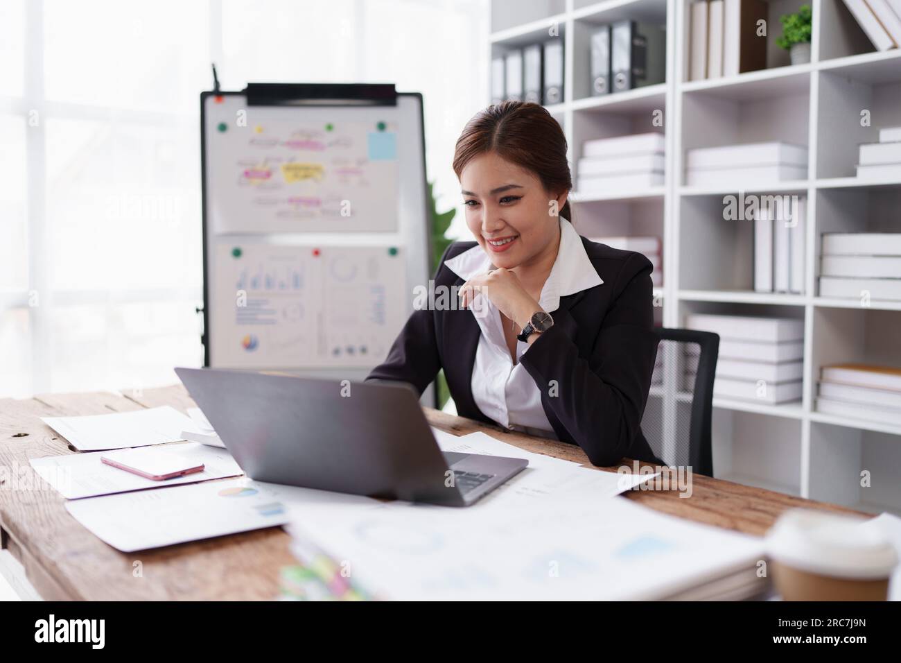 Professional analysis of business people success to make marketing ...