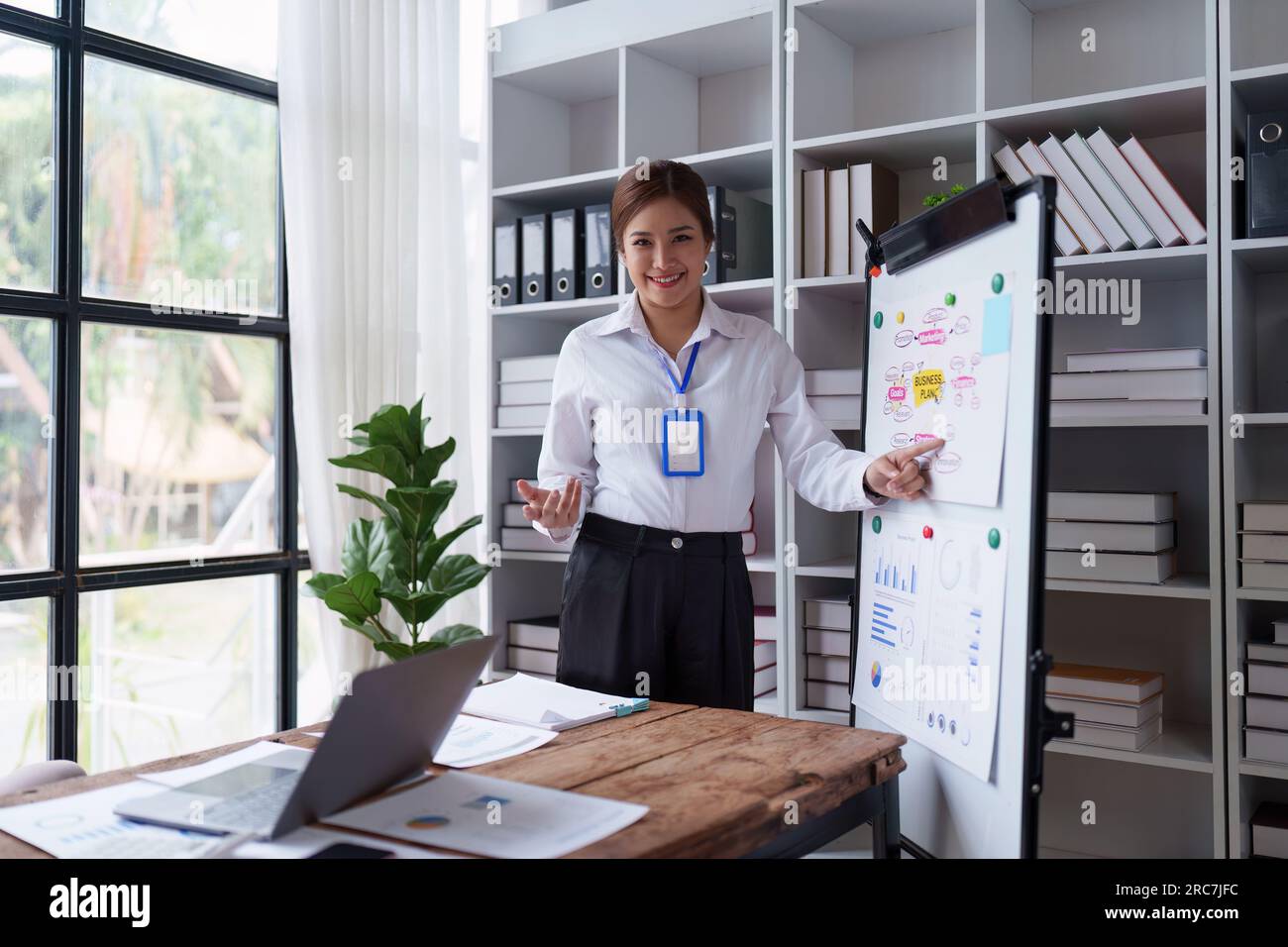 Professional analysis of business people success to make marketing ...