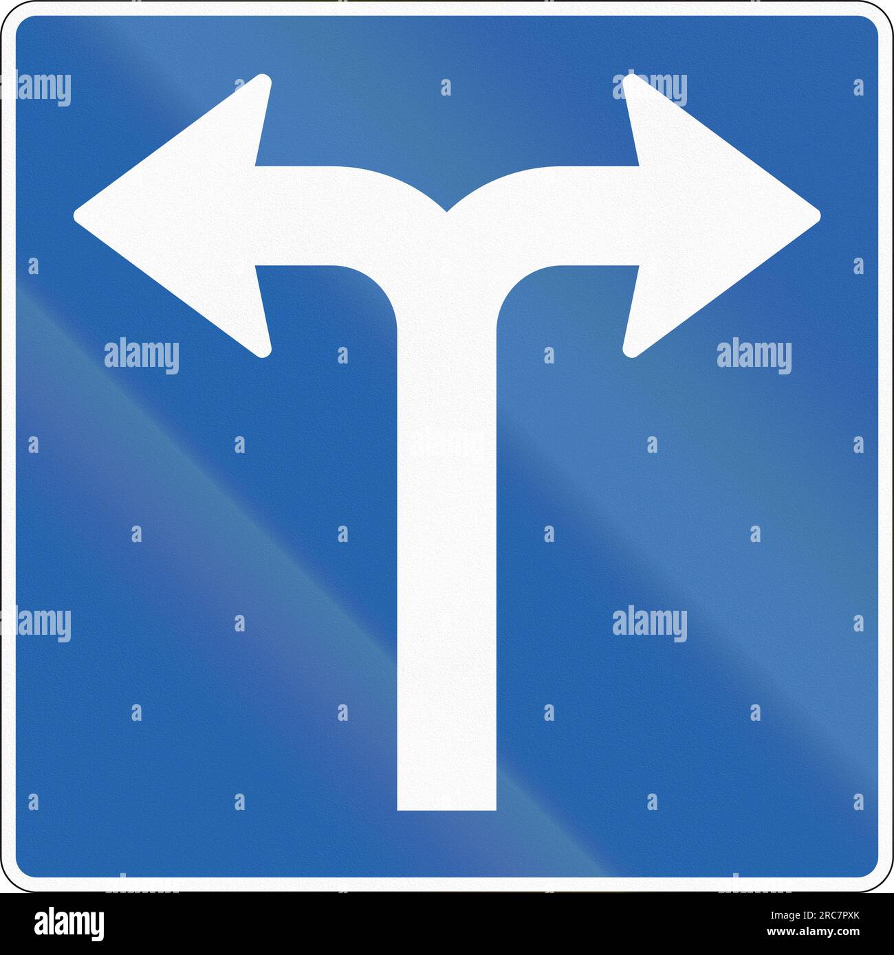Icelandic lane markings over road: Left or right Stock Photo - Alamy