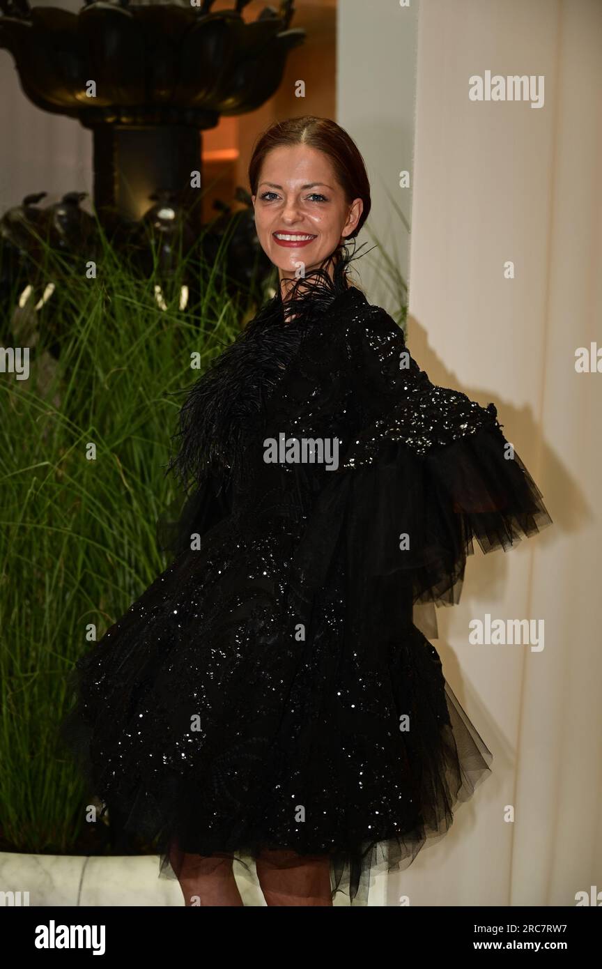 Xenia Prinzessin von Sachsen bei der Anja Gockel Fashion Show 'Air' auf ...