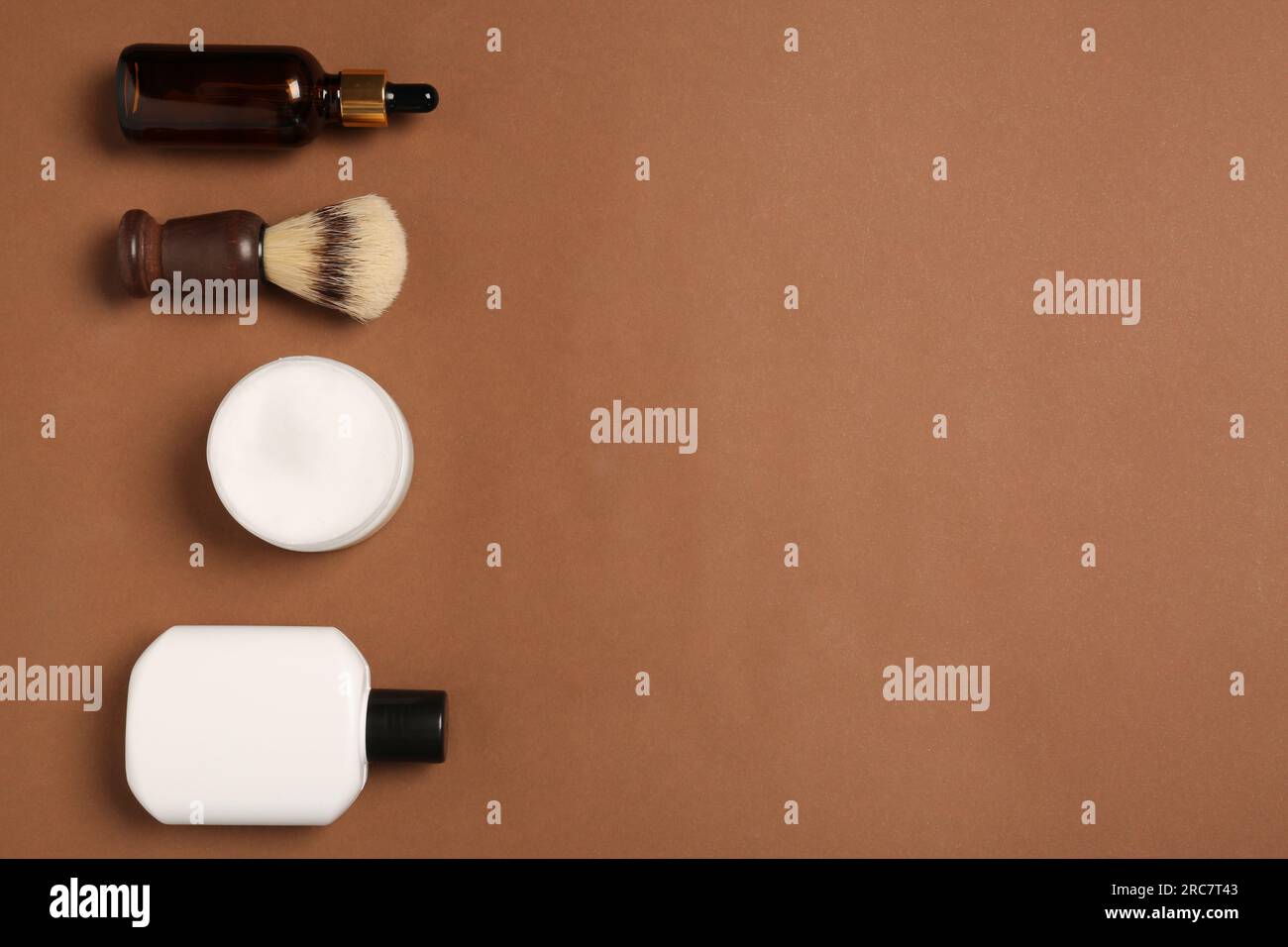 Set of men's shaving tools on brown background, flat lay. Space for ...