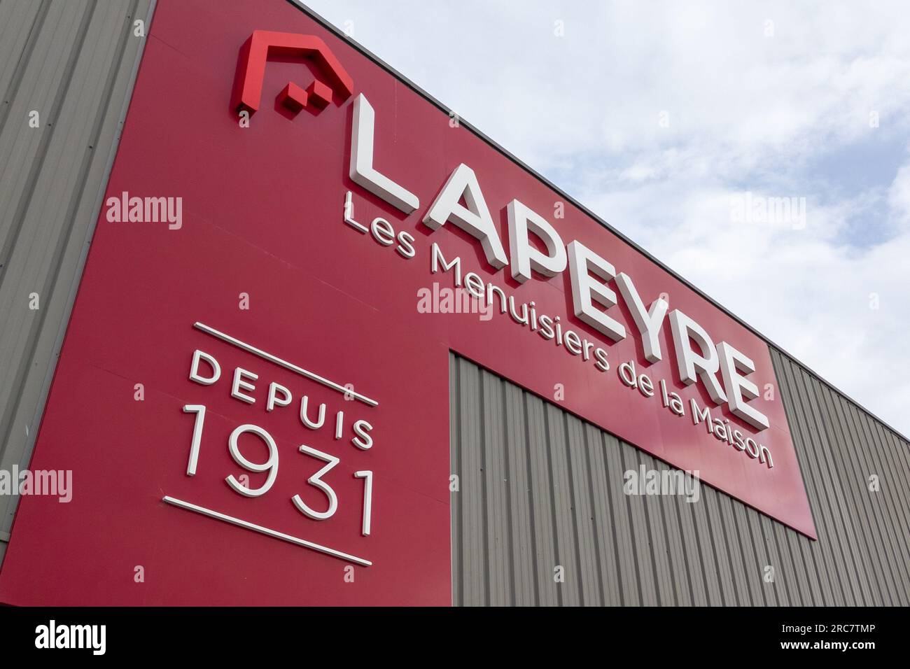 Bordeaux , France - 07 01 2023 : Lapeyre shop brand logo and text sign ...