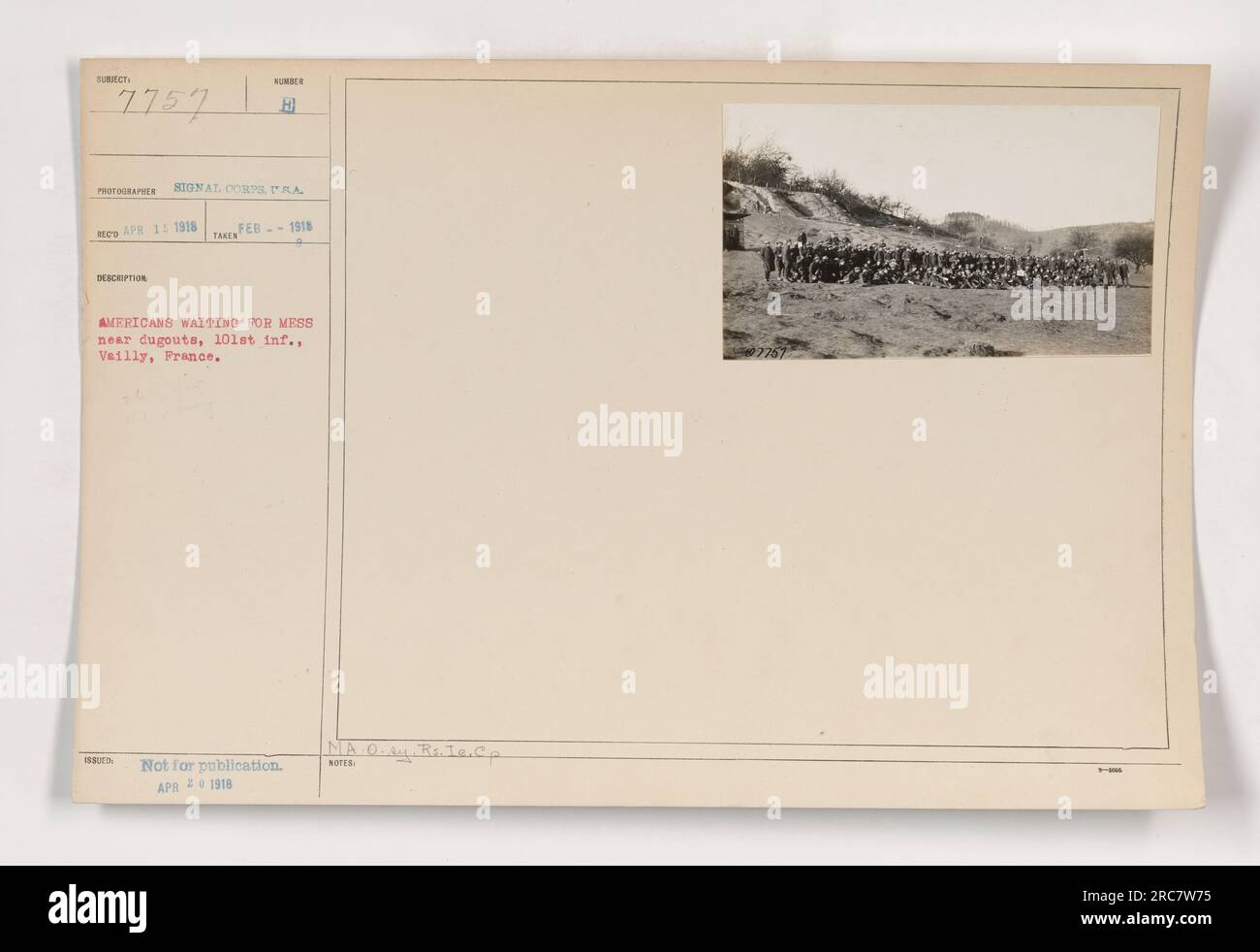 American soldiers from the 101st Infantry Regiment wait for their meal ...