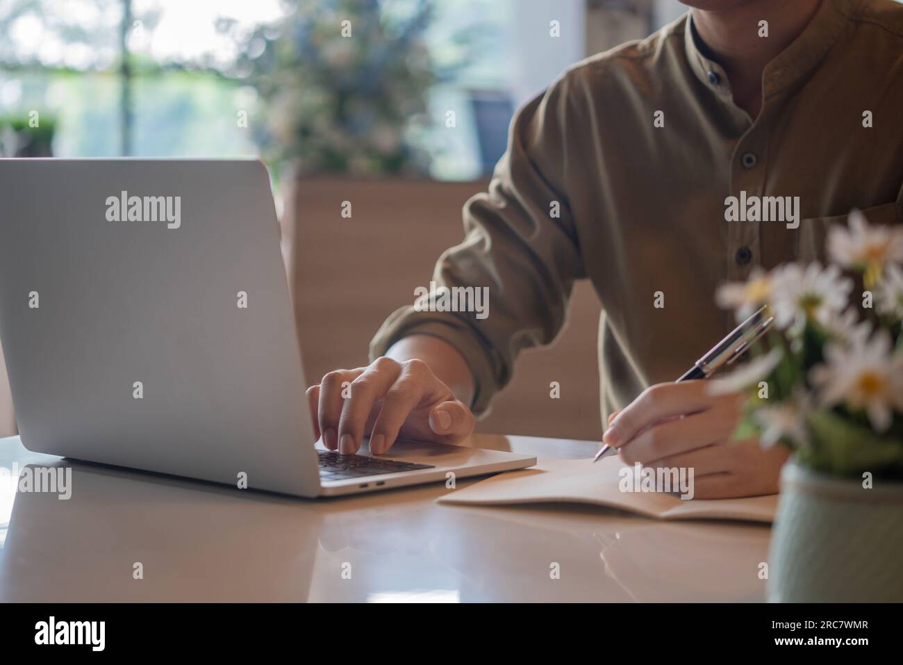 Dynamic typing hi-res stock photography and images - Alamy