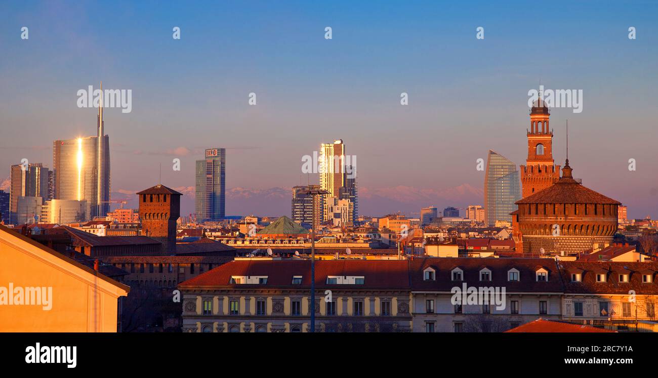 Outstanding skyline hi-res stock photography and images - Alamy
