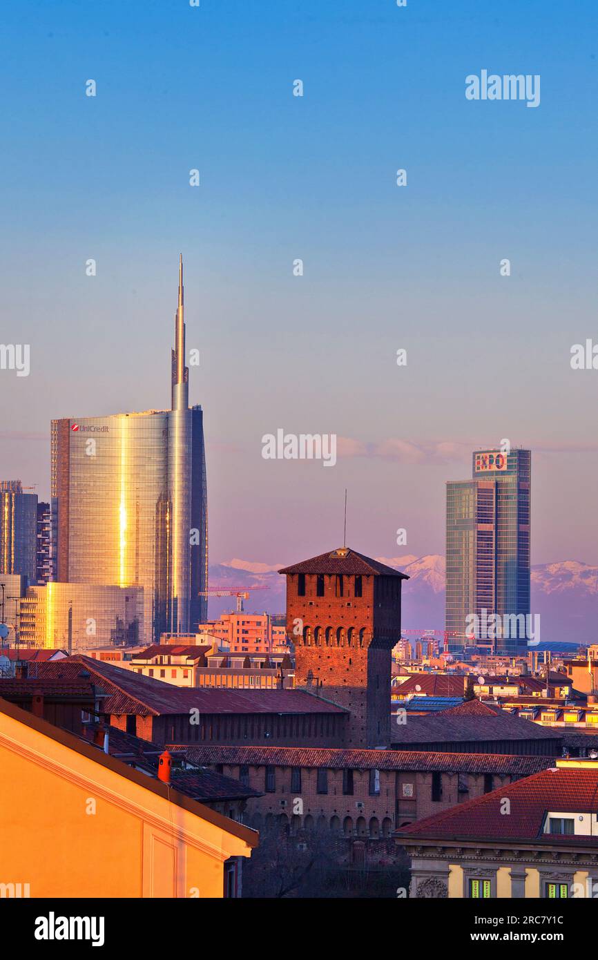 Outstanding skyline hi-res stock photography and images - Alamy