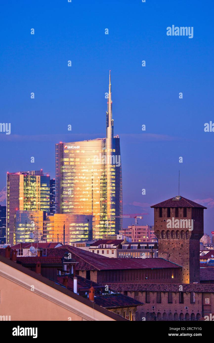 Outstanding skyline hi-res stock photography and images - Alamy