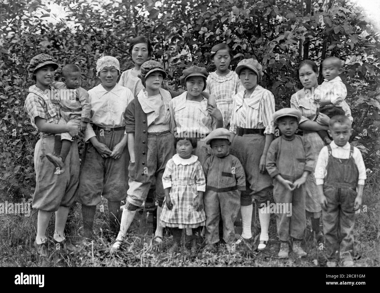 Historical oregon families hi-res stock photography and images - Alamy