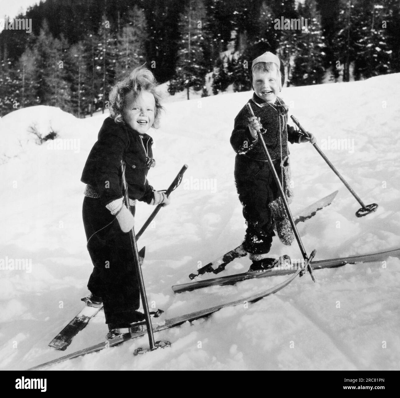 1920s girls having fun hi-res stock photography and images - Alamy