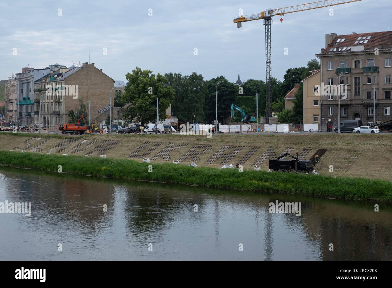 Municipal workers form the words 'slava ukraine' (Glory to Ukraine ...