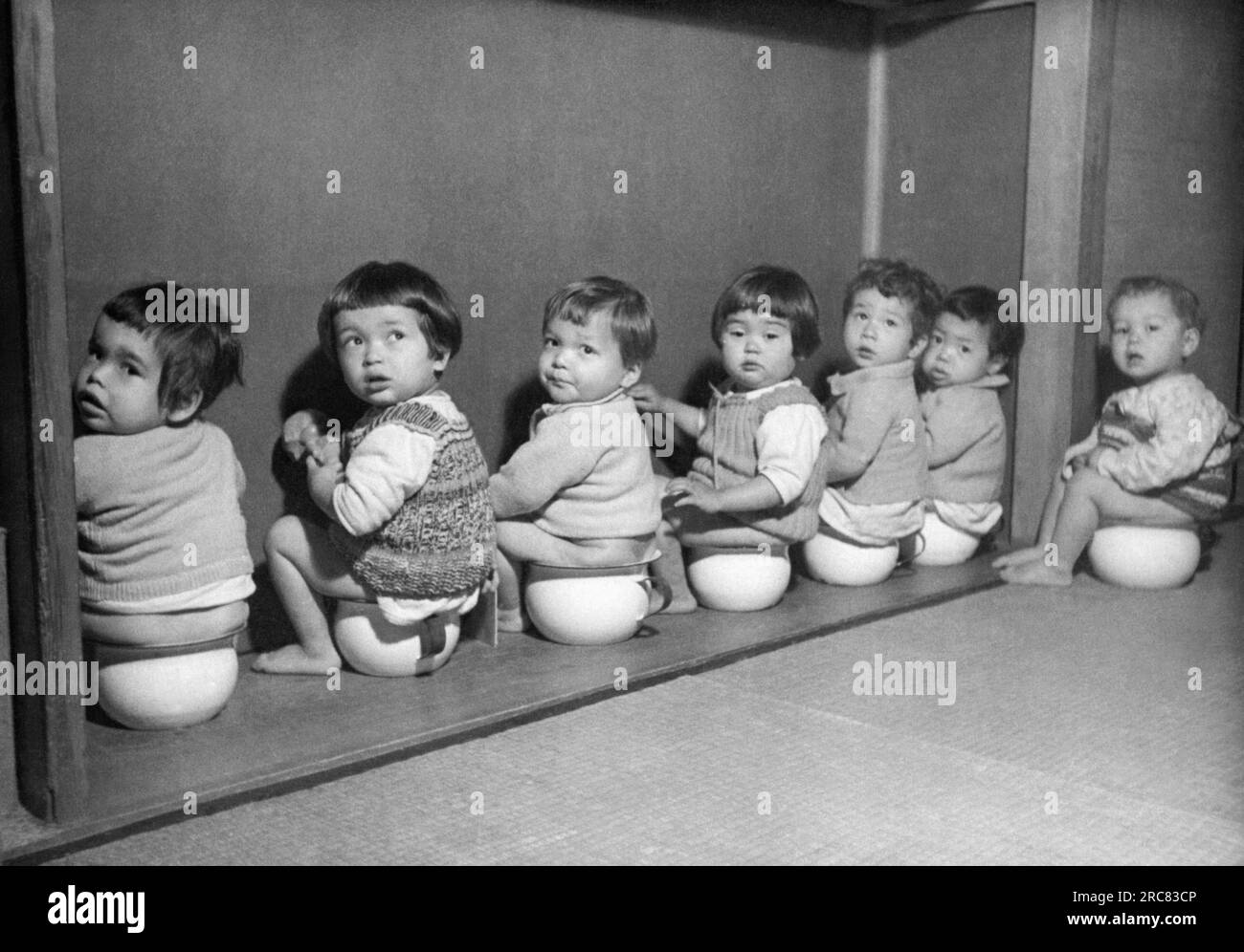 Japan: c. 1948 Young children in an orphanage in post-war Japan Stock ...