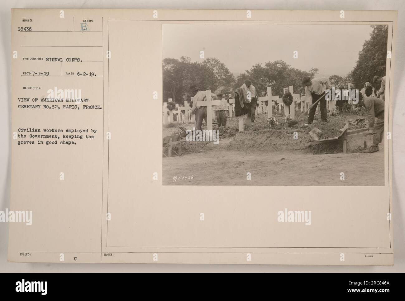 Cemetery workers during ww1 hi-res stock photography and images - Alamy