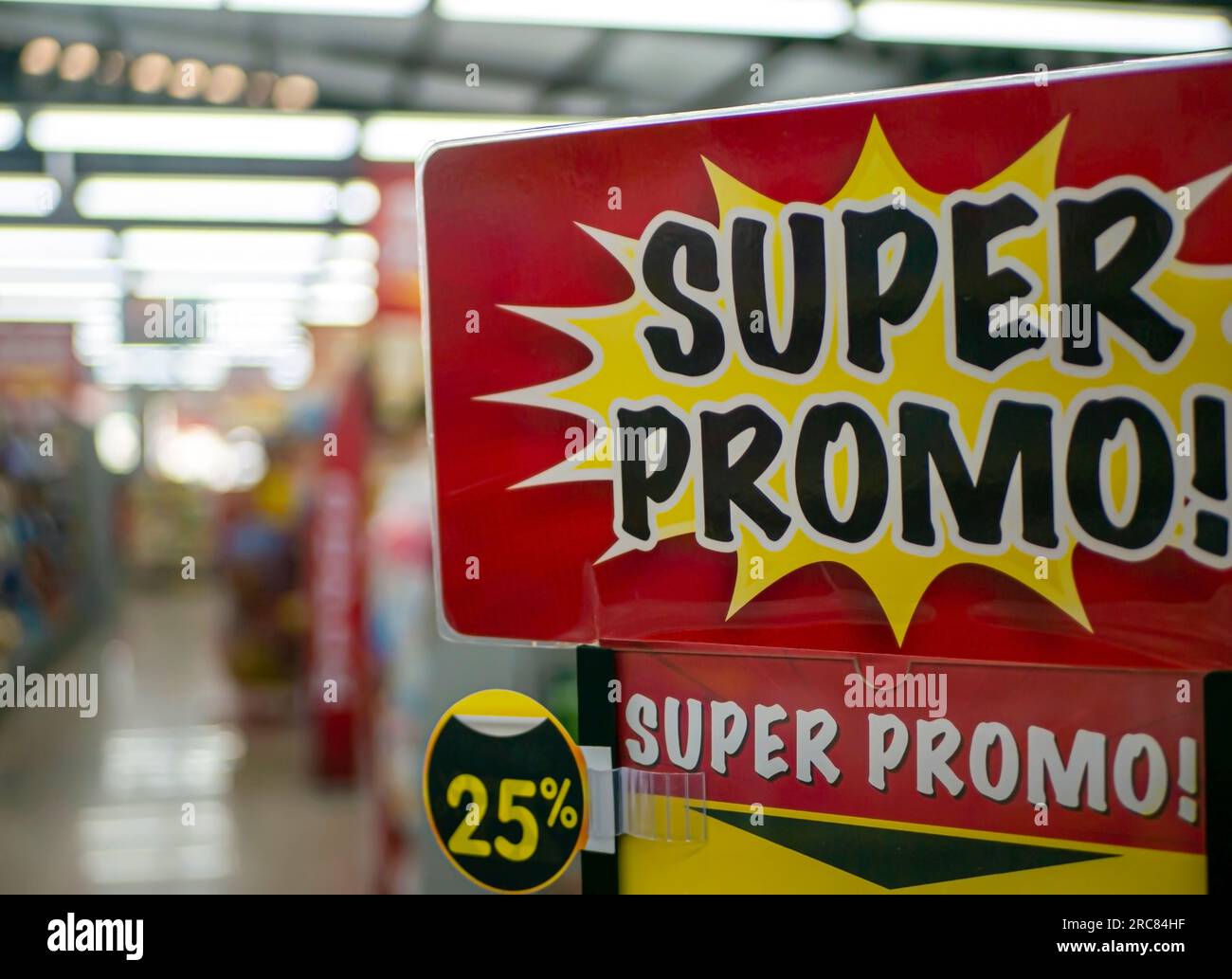 Supermarket reduction label hi-res stock photography and images - Alamy