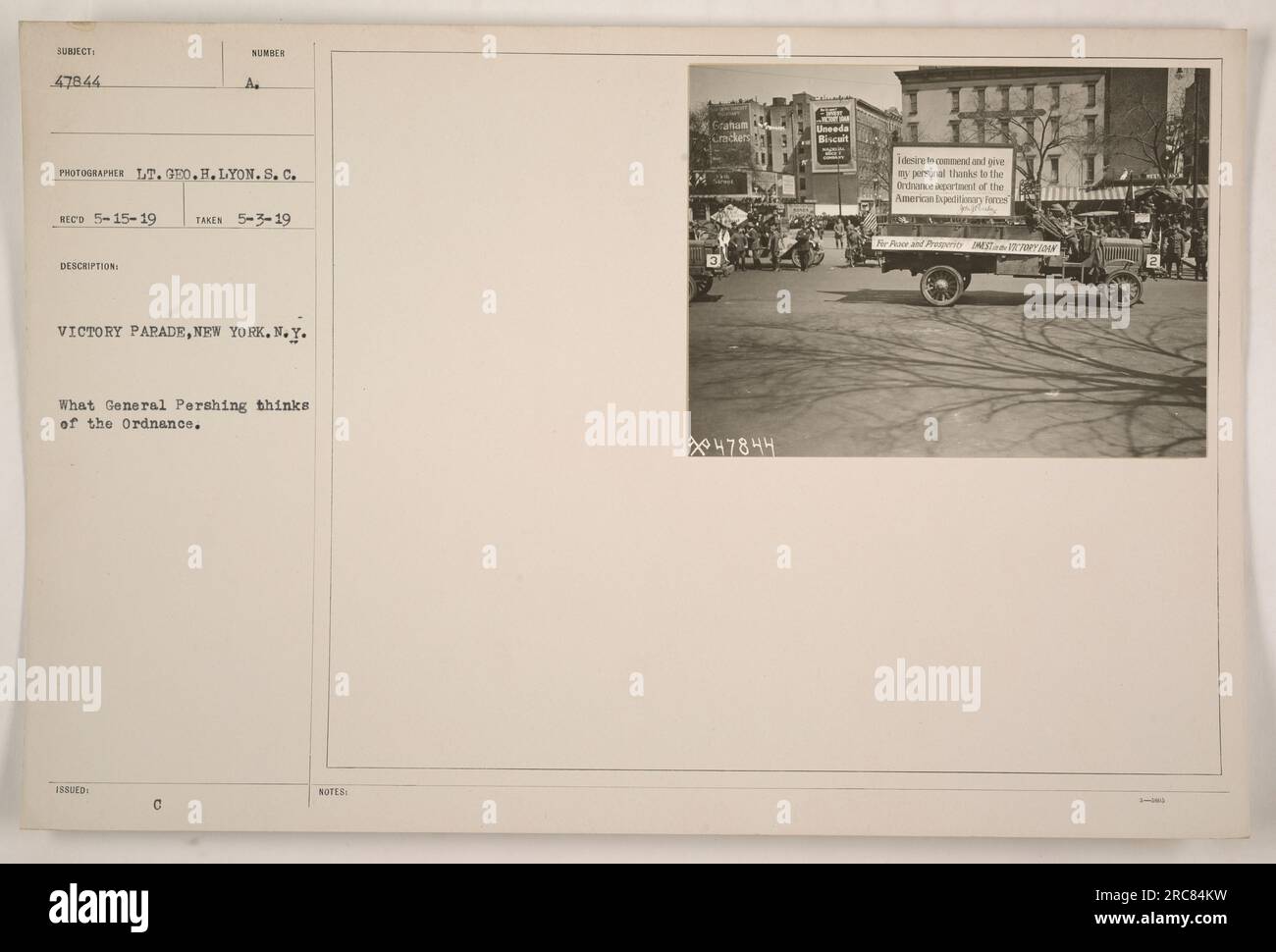 "General Pershing observing the Ordnance in the Victory Parade, New ...