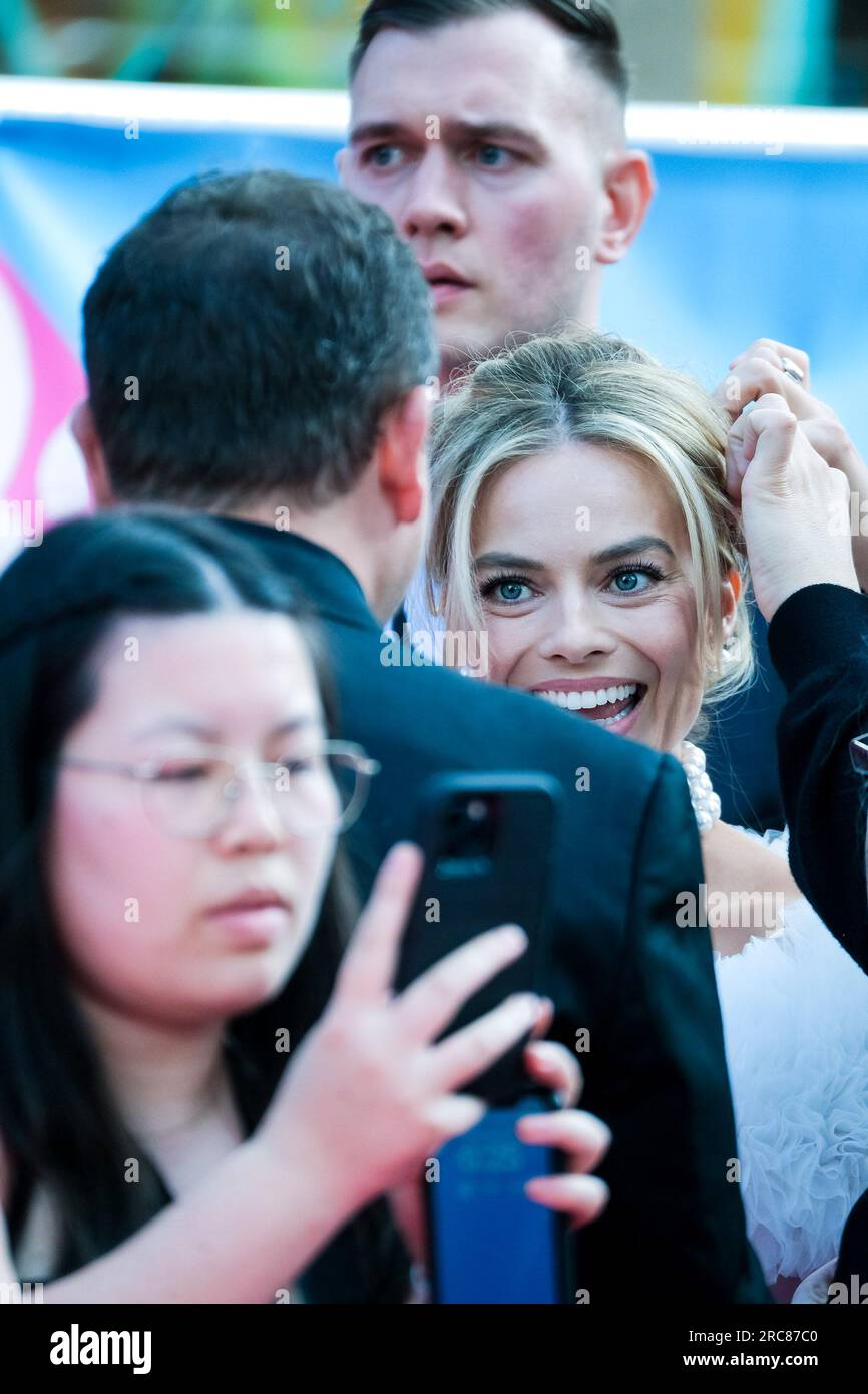 The barbie movie premiere margot robbie hi-res stock photography and ...