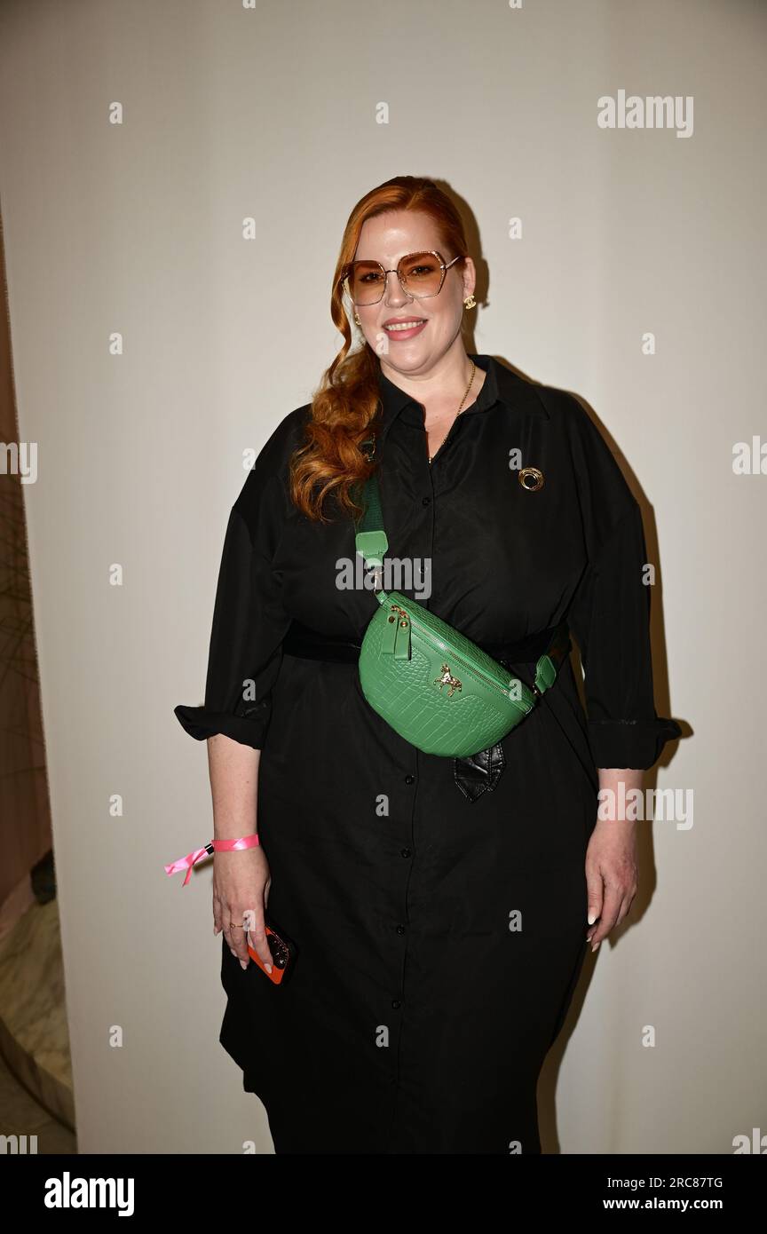 Tanja Marfo aka Kurvenrausch bei der Anja Gockel Fashion Show 'Air' auf ...