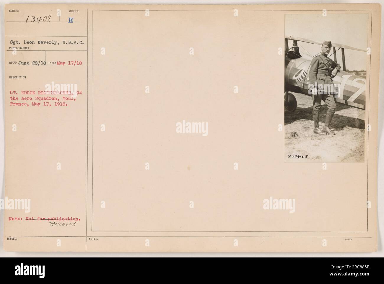 Sergeant Leon Caverly of the U.S. Marine Corps photographed Lieutenant ...