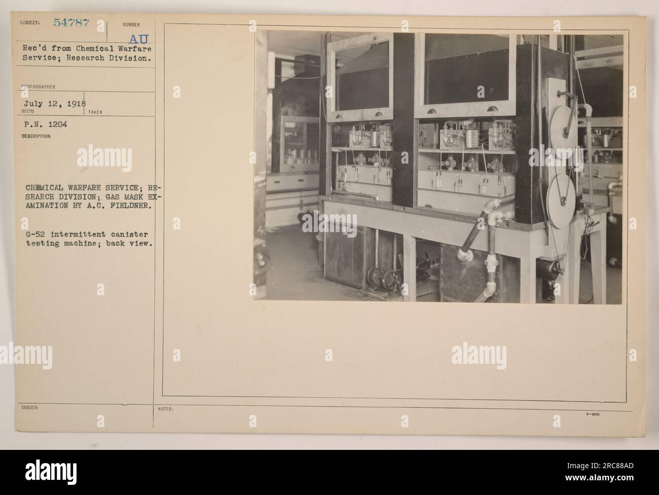 Gas mask testing during world war one hi-res stock photography and ...