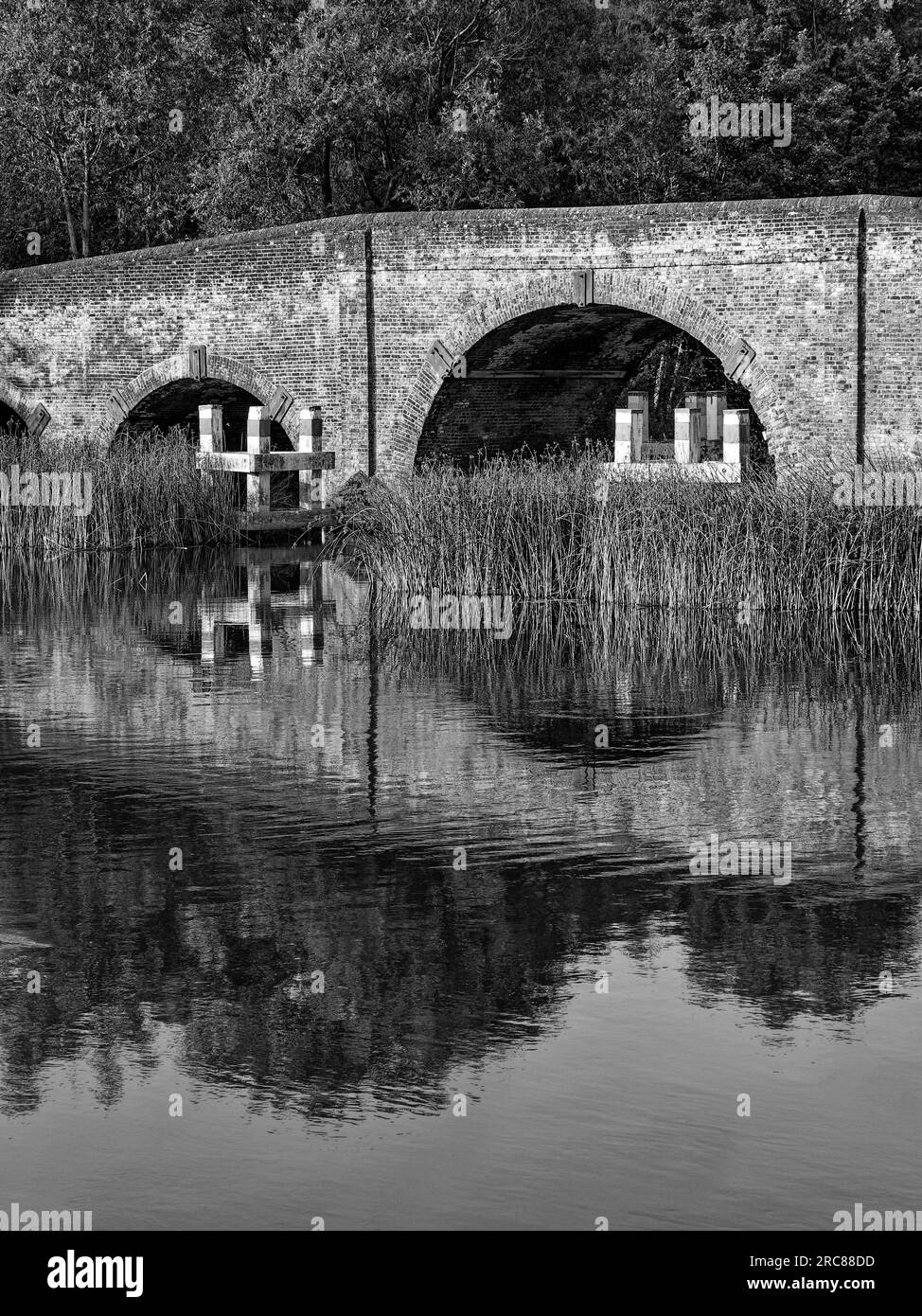 Black and white reading bridge landscape hi-res stock photography and ...