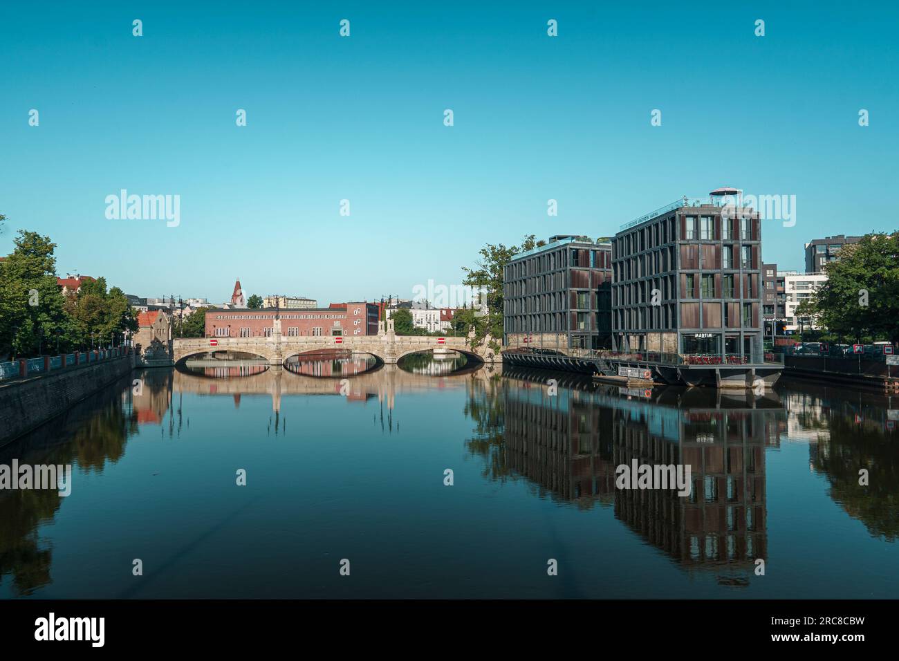 Pomorski Bridge in Wroclaw. Modern house on the right Stock Photo - Alamy