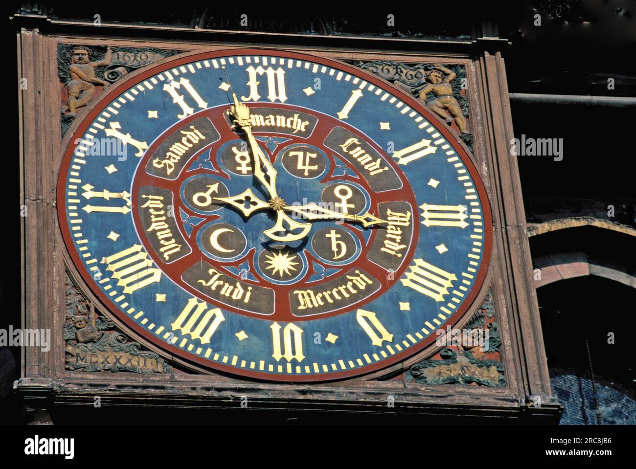 Perpetual calendar clock hi-res stock photography and images - Alamy