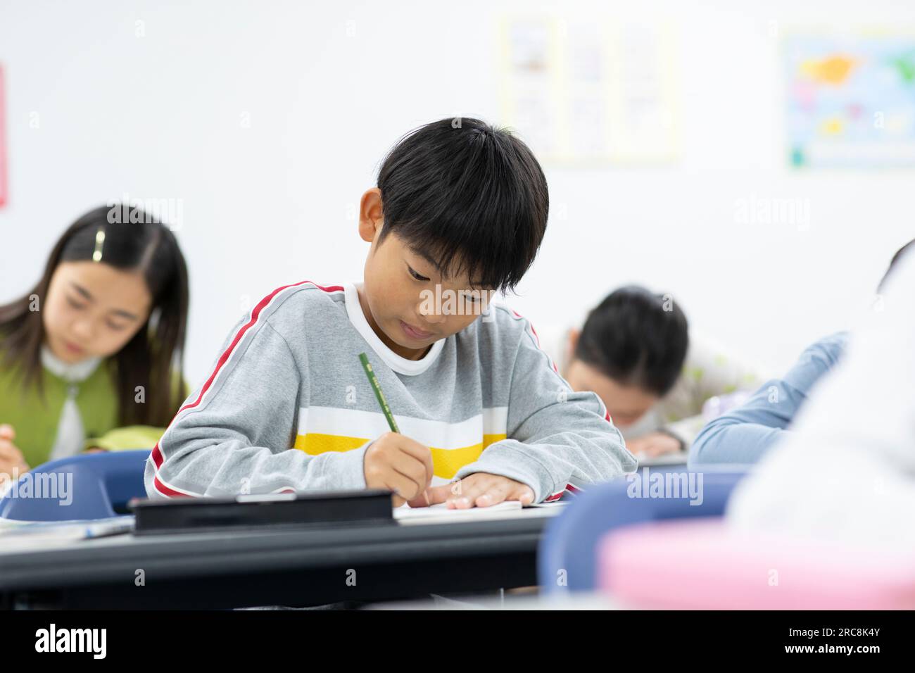 Elementary school students studying Stock Photo - Alamy
