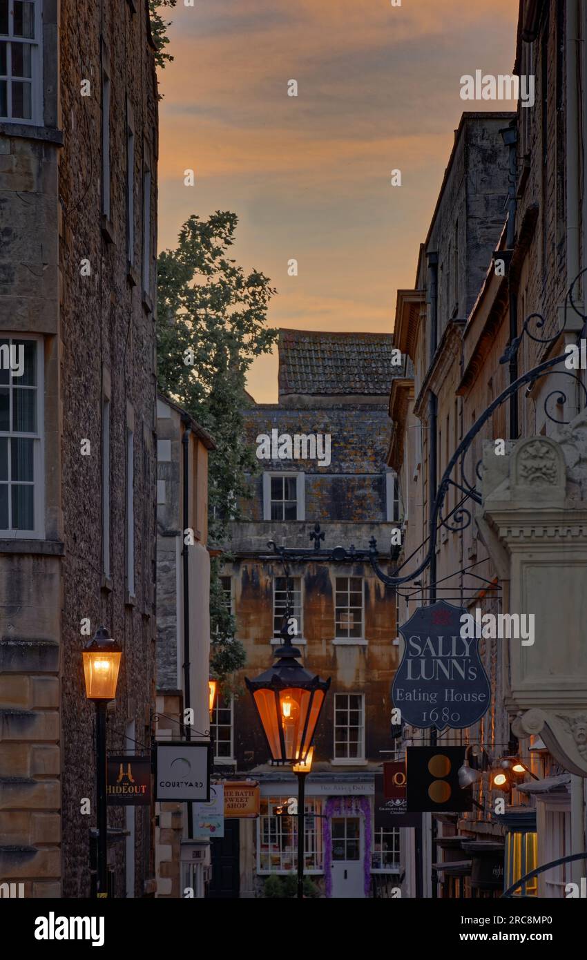 Pulteney bridge flowers hi-res stock photography and images - Alamy