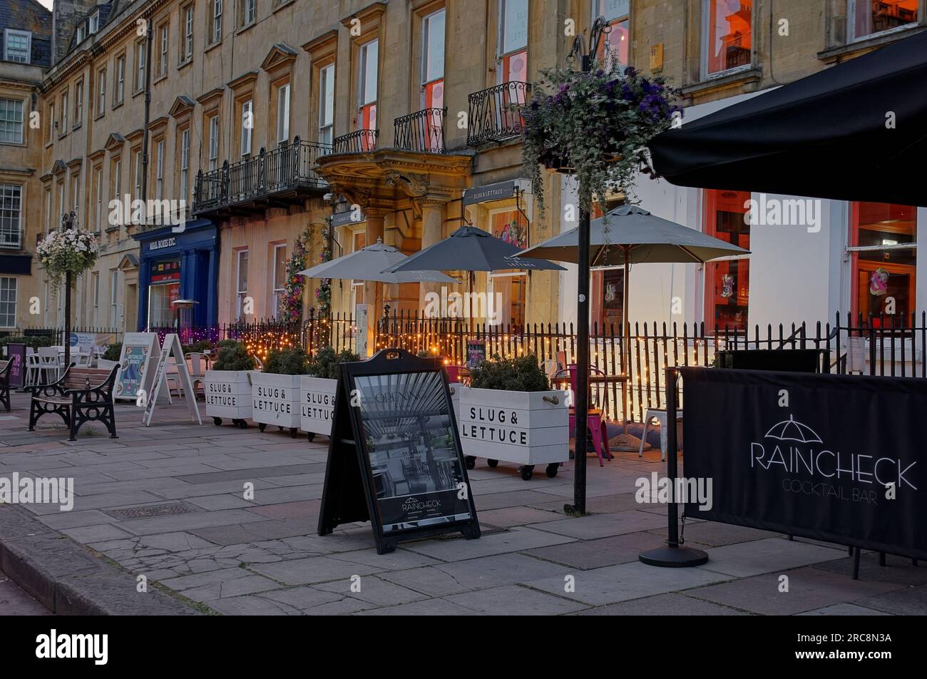 Pulteney bridge flowers hi-res stock photography and images - Alamy
