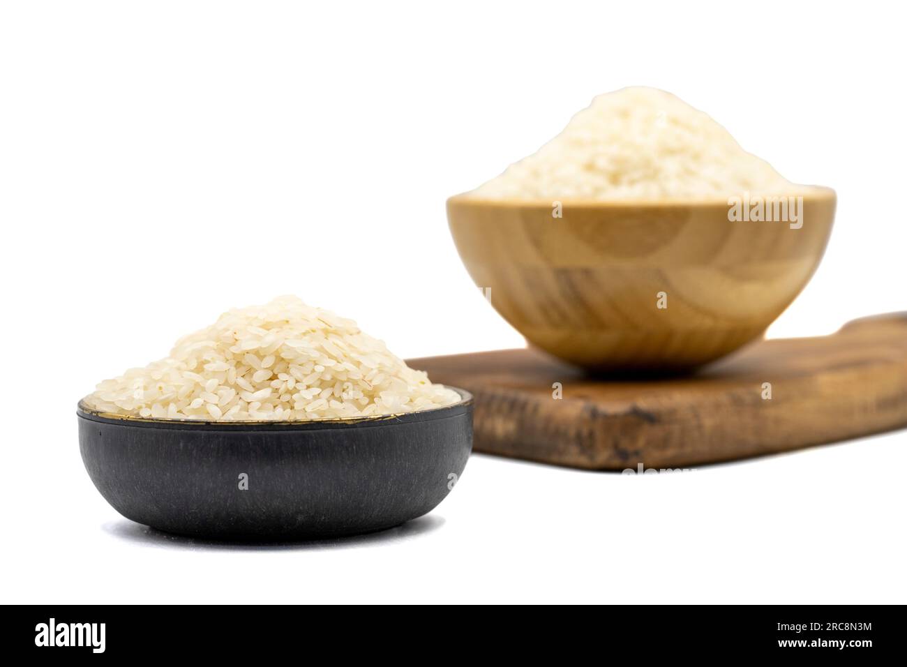 Raw rice isolated on white background. Uncooked dry rice in bowl Stock ...