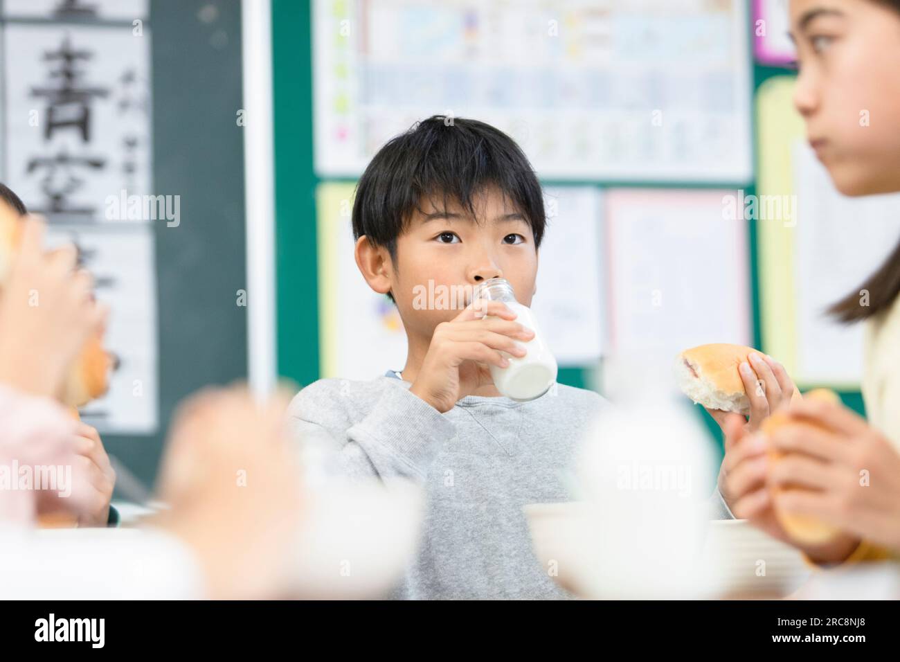 Elementary school students eating school lunch Stock Photo - Alamy