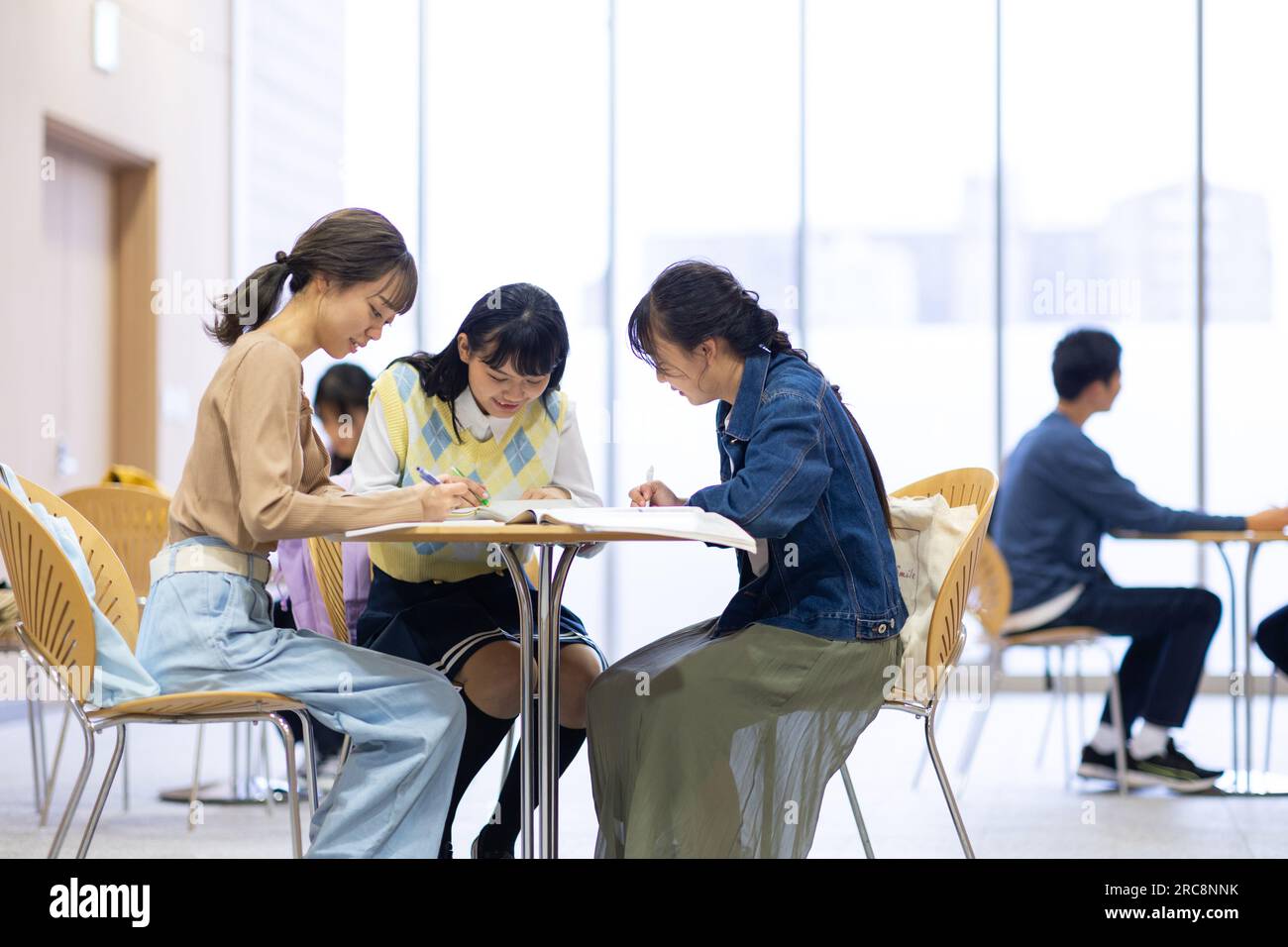 Group study 2022 hi-res stock photography and images - Alamy