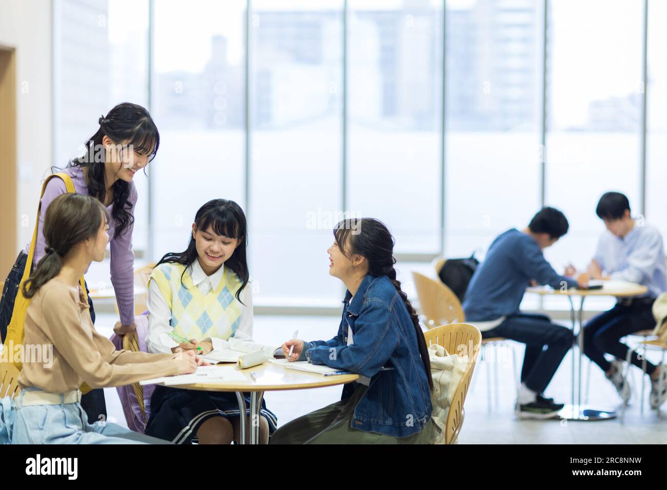 Group study 2022 hi-res stock photography and images - Alamy