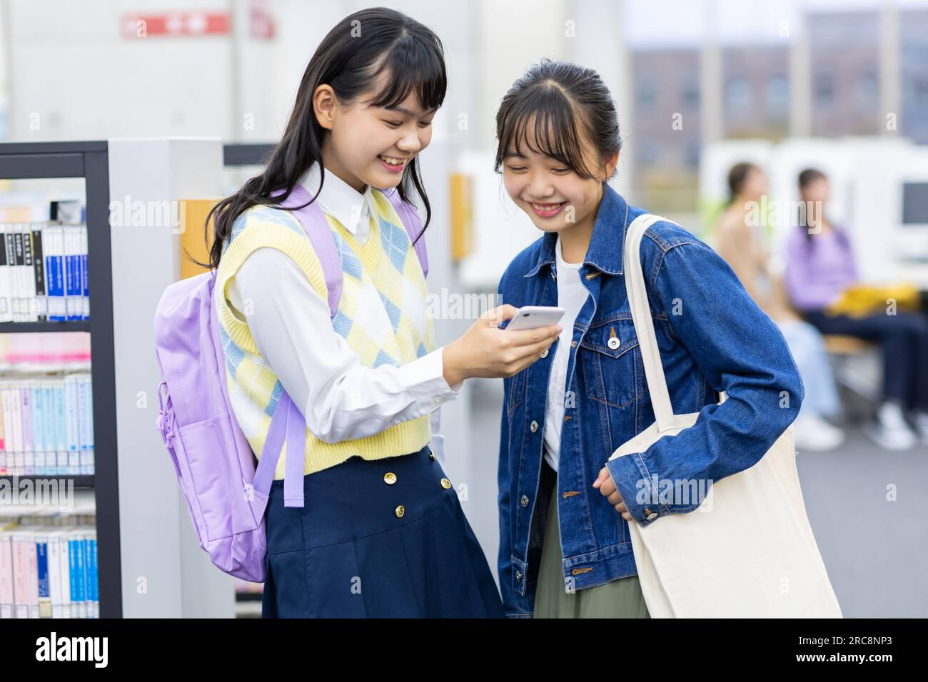 College student looking at a smart phone Stock Photo - Alamy