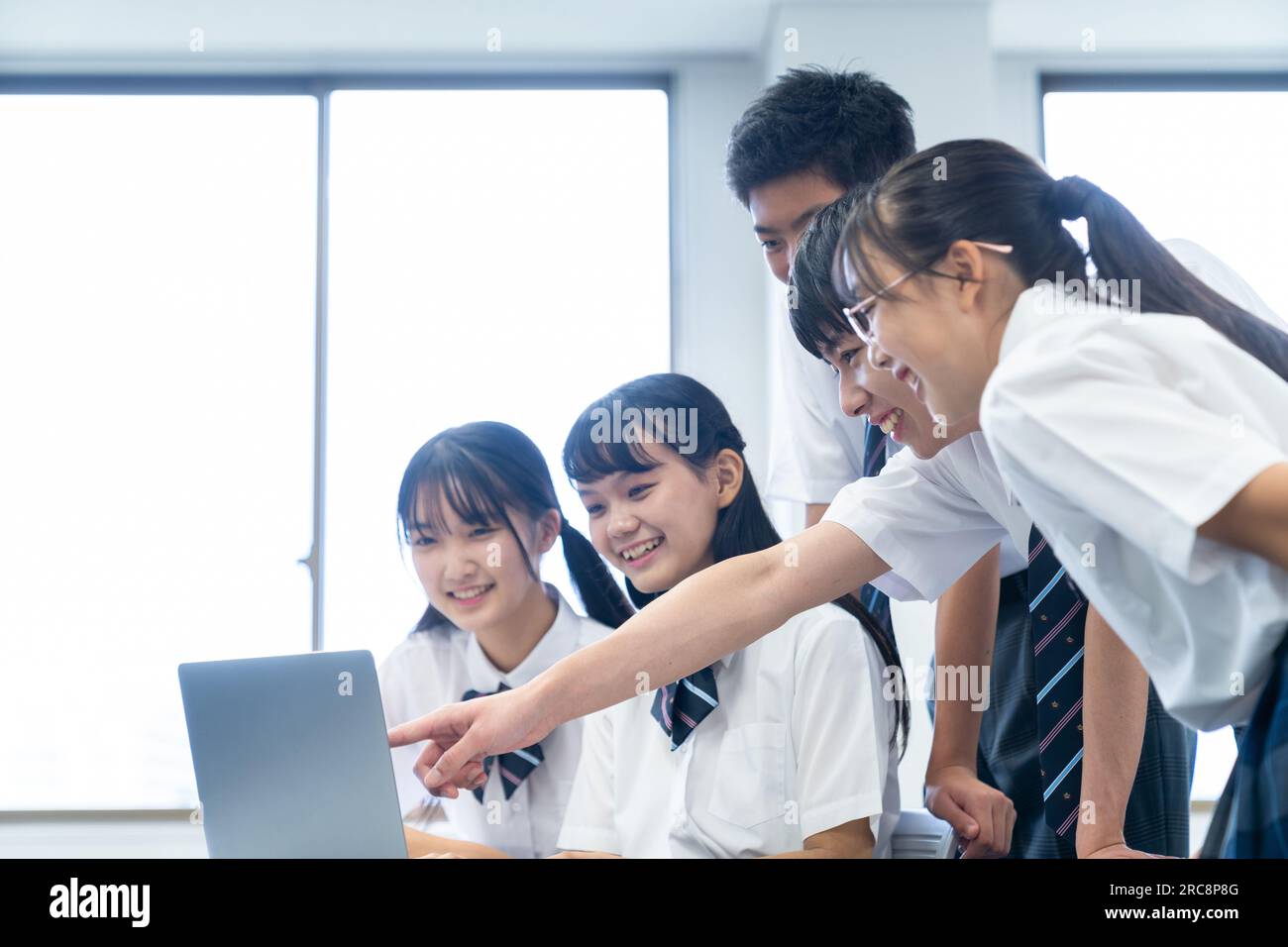 Girl school computer class japan hi-res stock photography and images ...