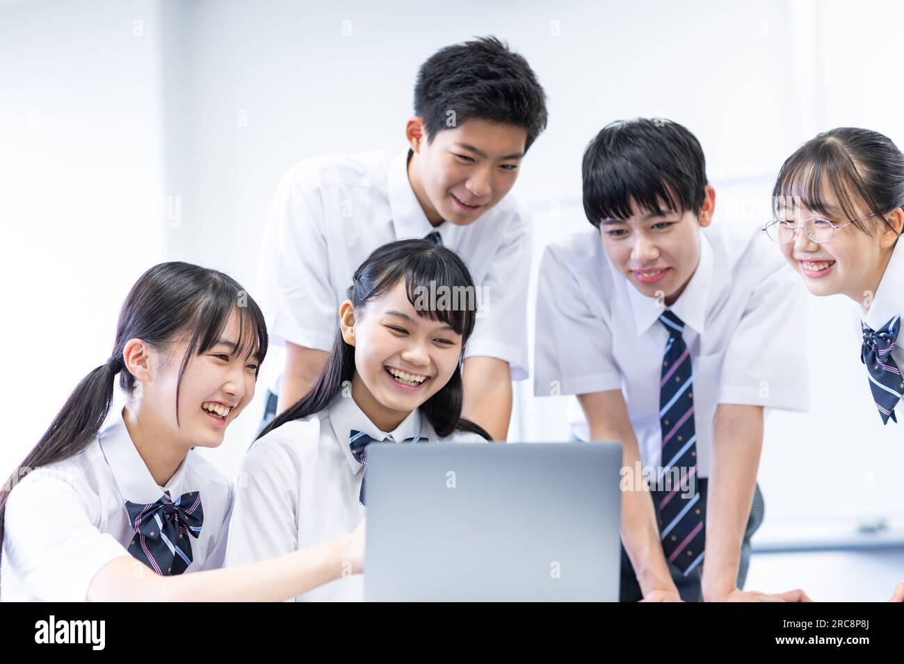 Students around a computer Stock Photo - Alamy