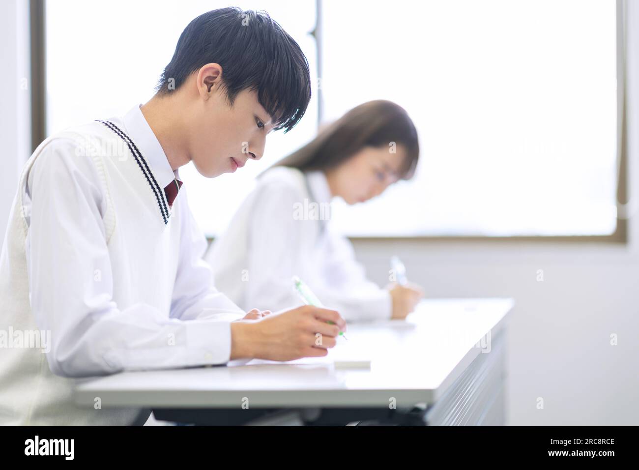 Students taking exam uniform hi-res stock photography and images - Alamy