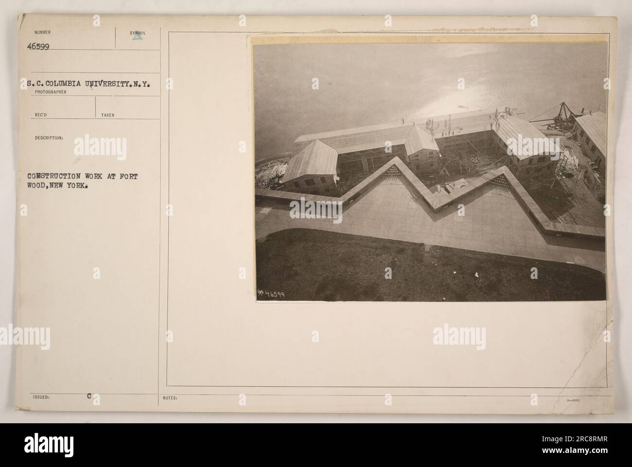 Construction workers hard at work at Fort Wood in New York during World ...