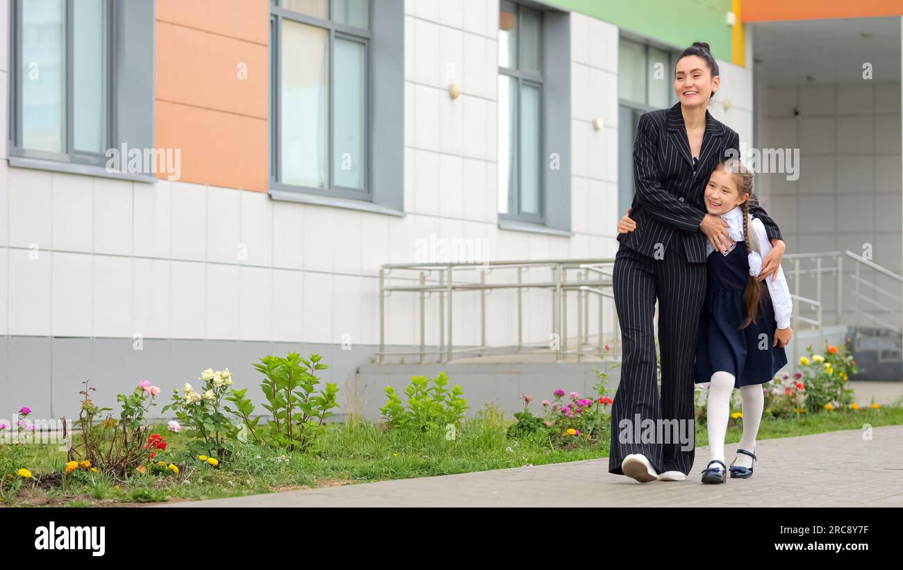 School girl go home from school hi-res stock photography and images - Alamy