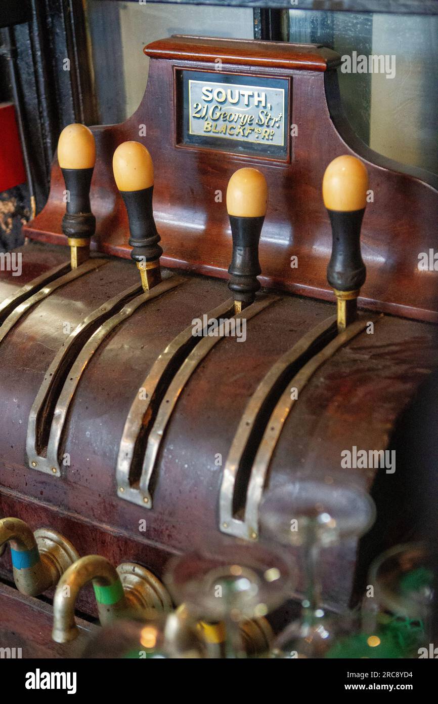 English beer hi-res stock photography and images - Alamy