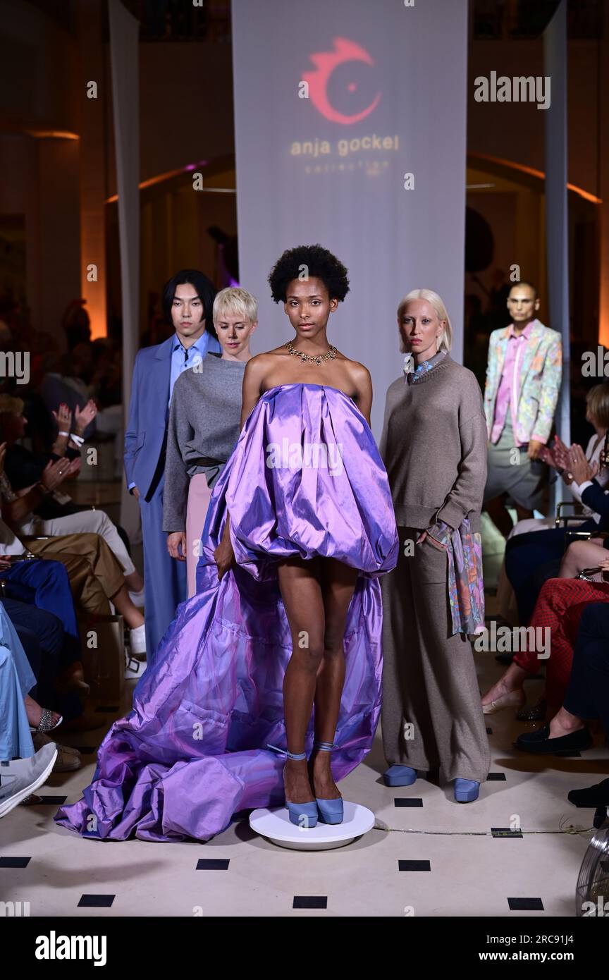 Models bei der Anja Gockel Fashion Show 'Air' auf der Berlin Fashion ...