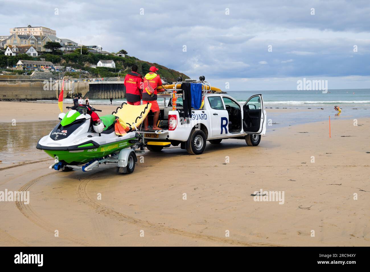 Lifeguards on newquay beach hi-res stock photography and images - Alamy